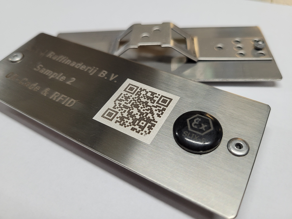 Gravurschilder mit QR Code und RFID Chip - Stell GmbH